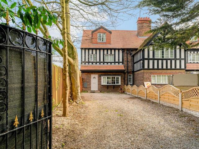 4 bedroom terraced house for sale