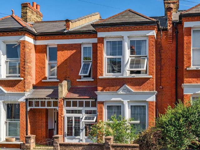 4 bedroom terraced house for sale