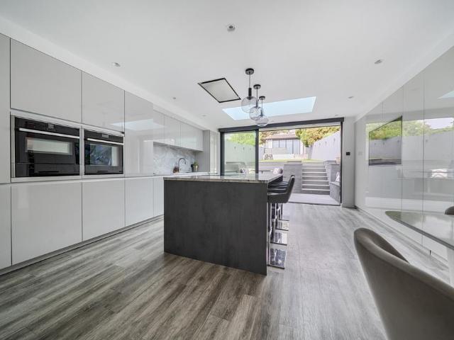 4 bedroom terraced house for sale