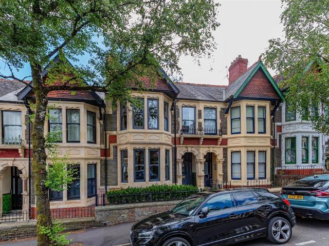 4 bedroom terraced house for sale