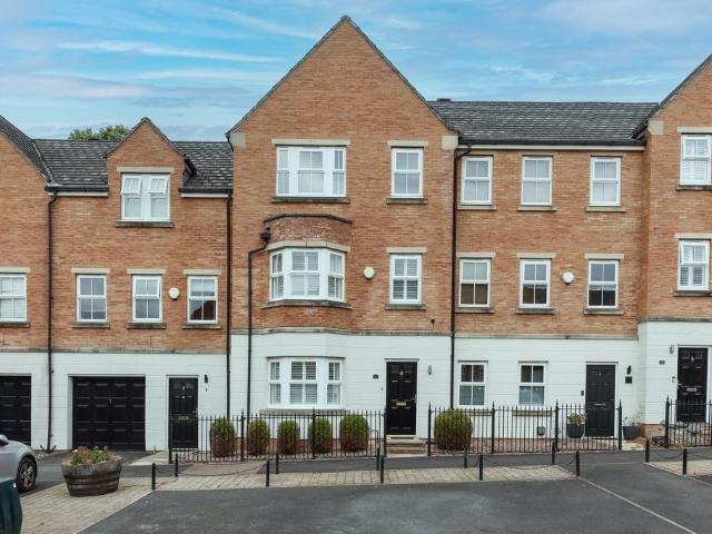 4 bedroom terraced house for sale