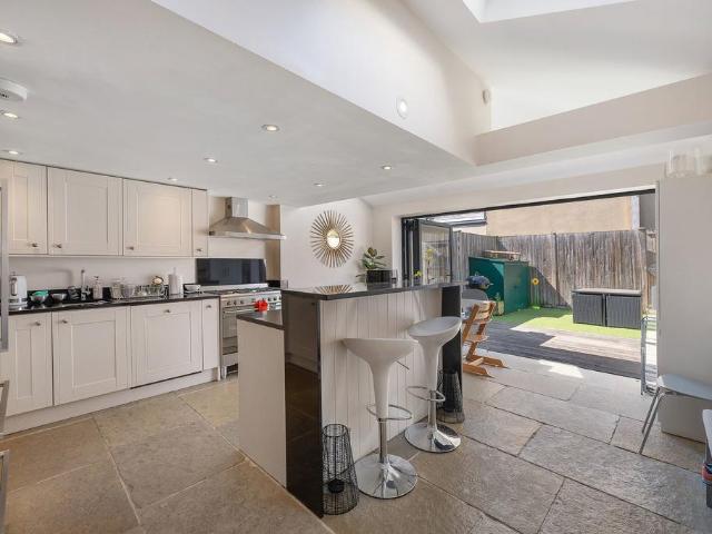 4 bedroom terraced house for sale