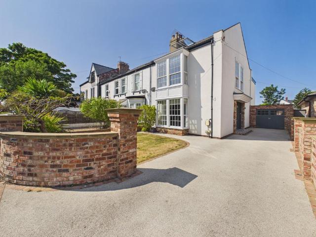 4 bedroom terraced house for sale