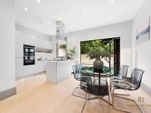 4 bedroom terraced house for sale