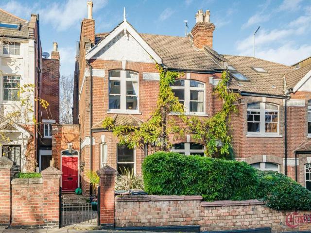 4 bedroom terraced house for sale