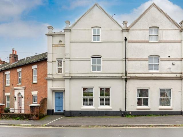 4 bedroom terraced house for sale