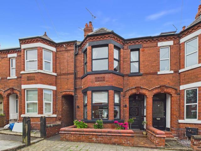 4 bedroom terraced house for sale