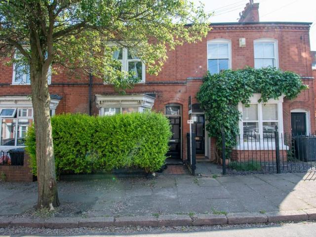4 bedroom terraced house for sale