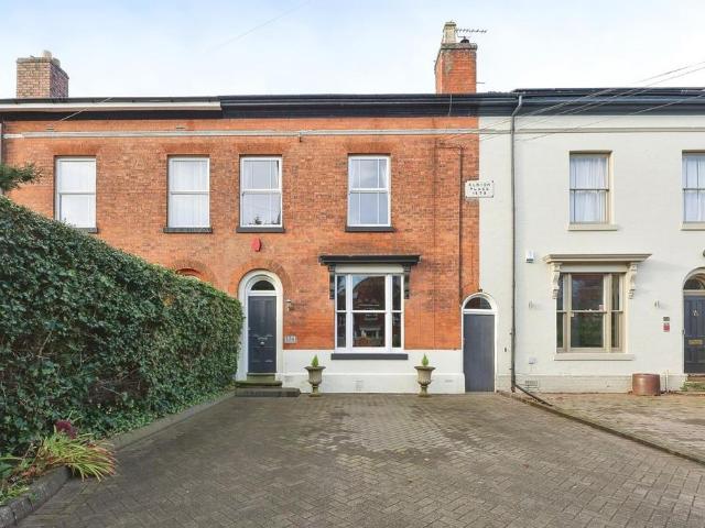 4 bedroom terraced house for sale