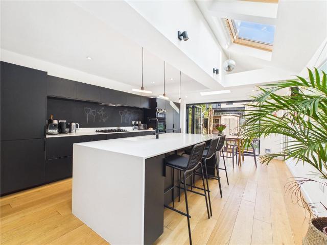 4 bedroom terraced house for sale