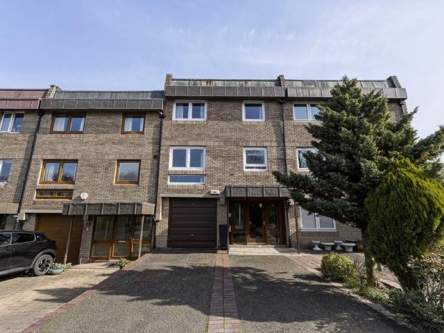 4 bedroom terraced house for sale