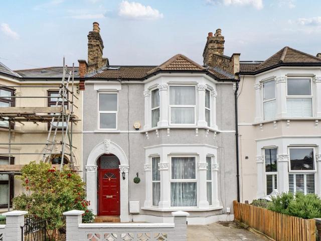 4 bedroom terraced house for sale