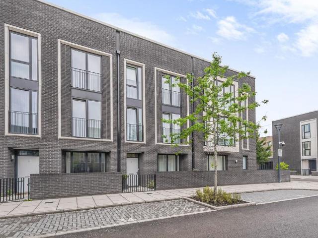 4 bedroom terraced house for sale