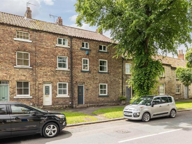 4 bedroom terraced house for sale