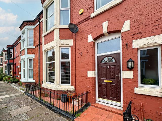 4 bedroom terraced house for sale