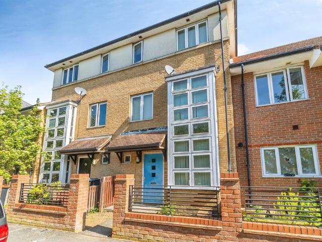 4 bedroom terraced house for sale