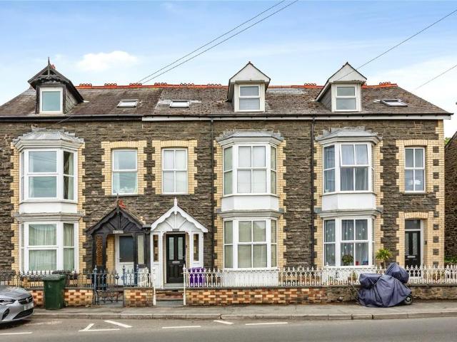 4 bedroom terraced house for sale