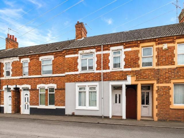 4 bedroom terraced house for sale