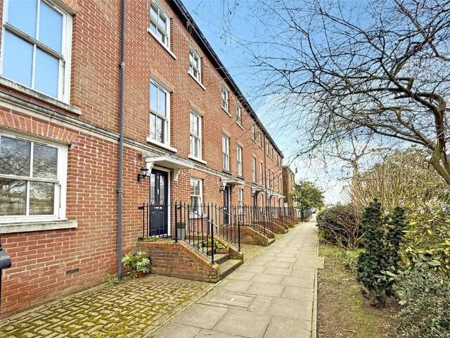 4 bedroom terraced house for sale