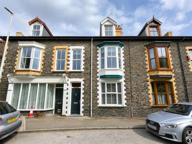 4 bedroom terraced house for sale
