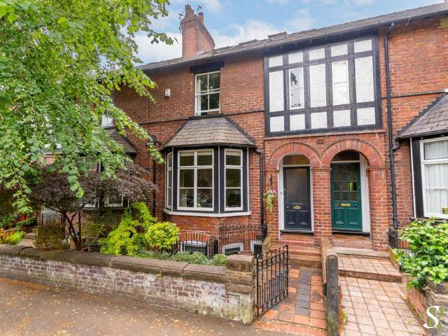 4 bedroom terraced house for sale