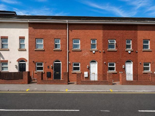 4 bedroom terraced house for sale