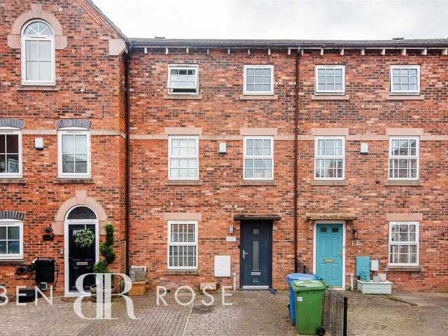 4 bedroom terraced house for sale