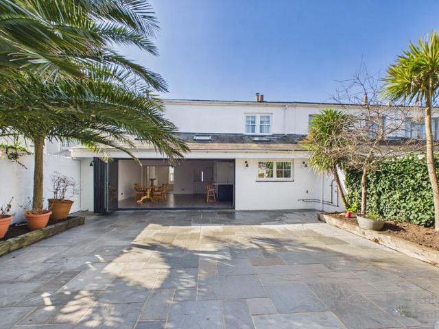 4 bedroom terraced house for sale