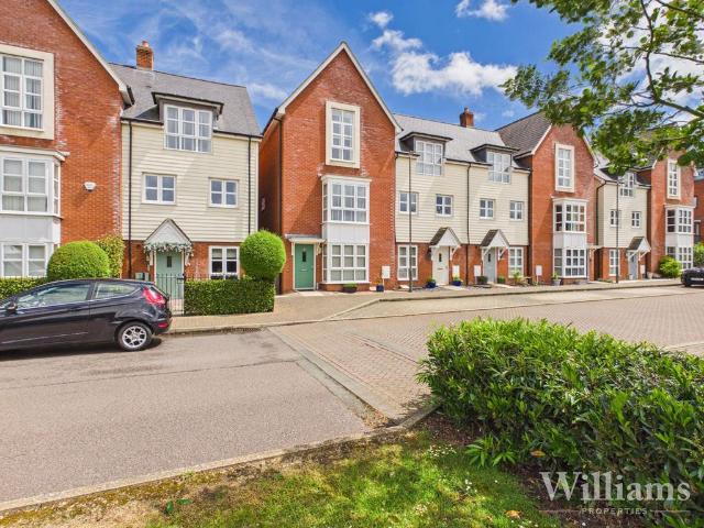 4 bedroom terraced house for sale