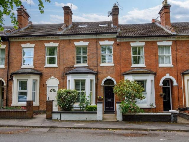 4 bedroom terraced house for sale