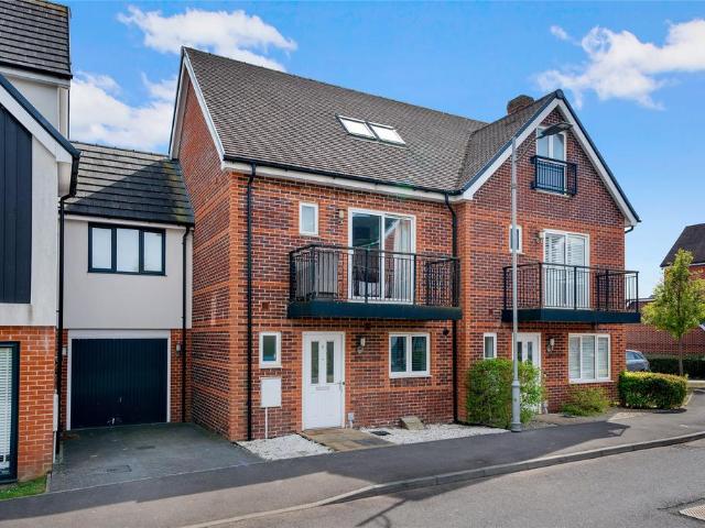 4 bedroom terraced house for sale
