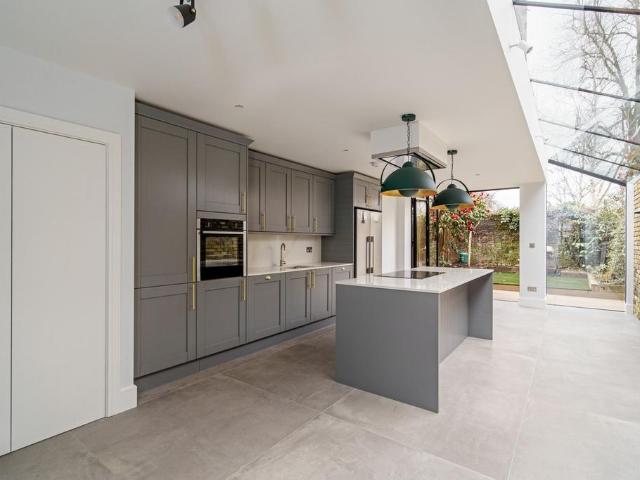 4 bedroom terraced house for sale