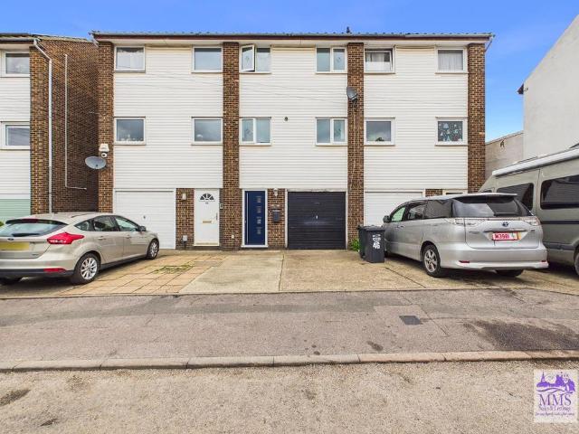 4 bedroom terraced house for sale
