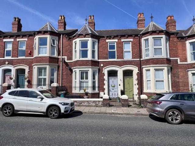 4 bedroom terraced house for sale
