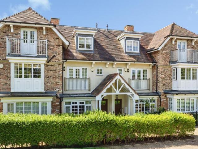 4 bedroom terraced house for sale
