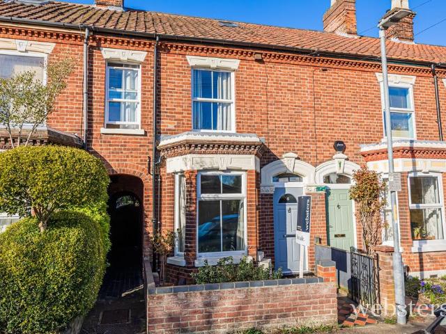 4 bedroom terraced house for sale
