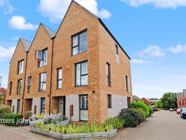 4 bedroom terraced house for sale