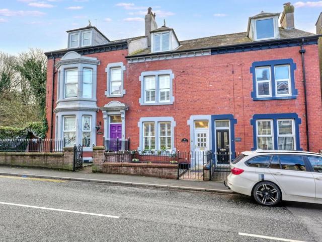 4 bedroom terraced house for sale