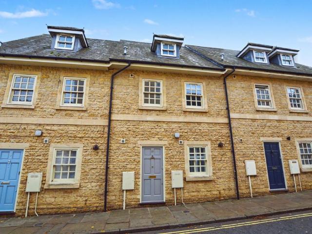 4 bedroom terraced house for sale