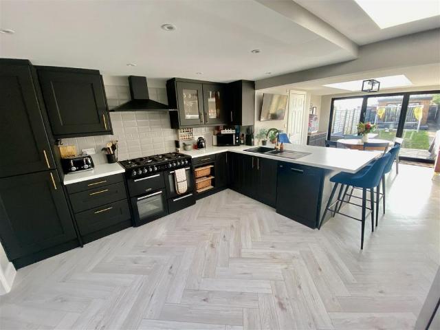 4 bedroom terraced house for sale