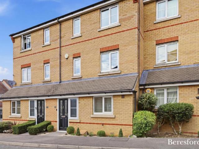 4 bedroom terraced house for sale