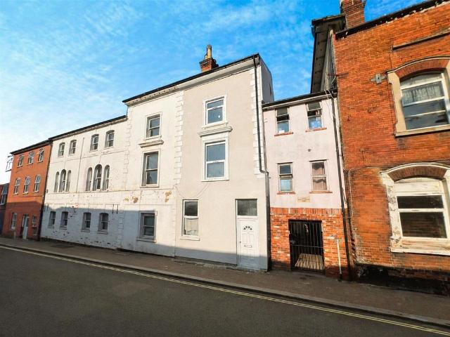 4 bedroom terraced house for sale