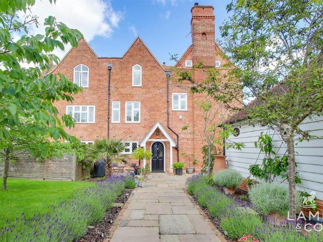 4 bedroom terraced house for sale