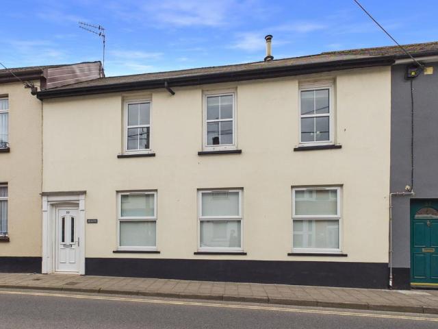 4 bedroom terraced house for sale