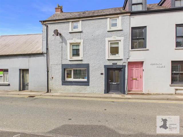 4 bedroom terraced house for sale