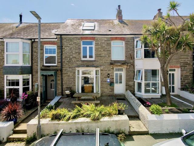 4 bedroom terraced house for sale