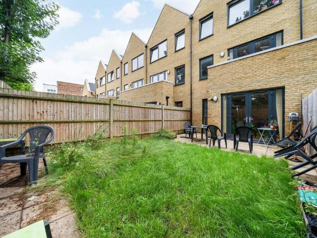 4 bedroom terraced house for sale