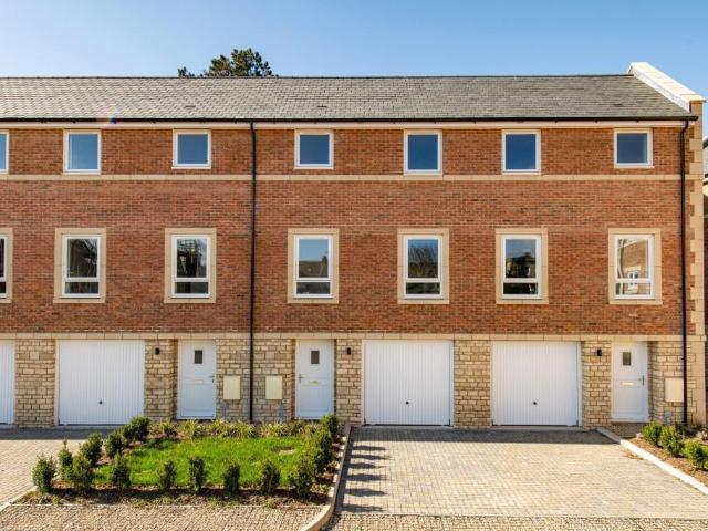 4 bedroom terraced house for sale