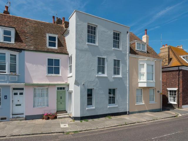 4 bedroom terraced house for sale