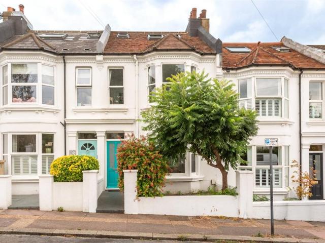 4 bedroom terraced house for sale